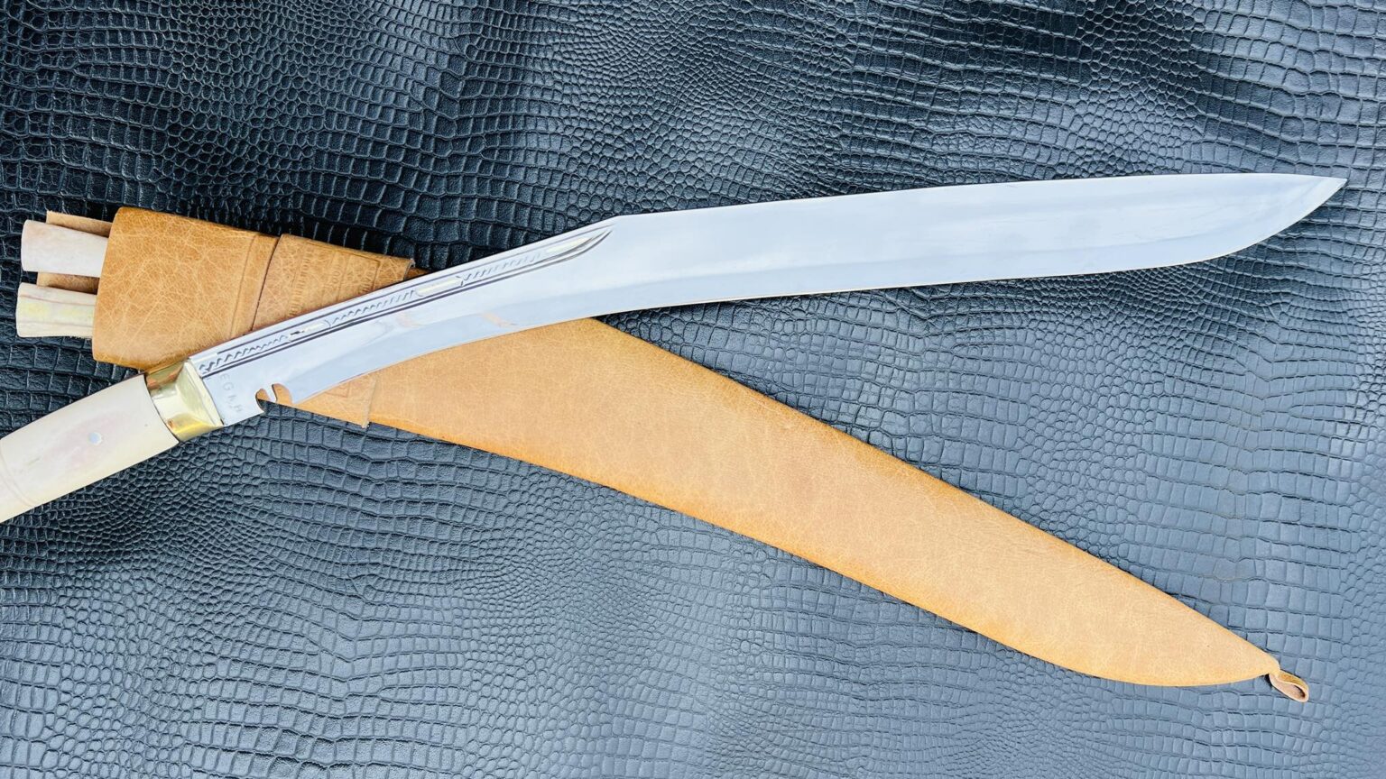 24" Hunting Sirupate Full Tang Traditional kukri - Sword